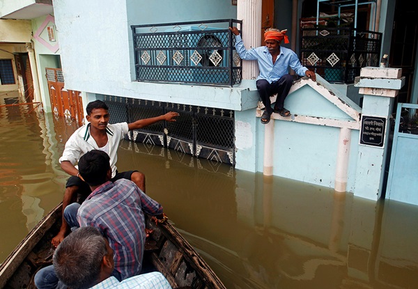 Flood fury in Allahabad, Varanasi & several districts of UP, Bihar; 11 ...