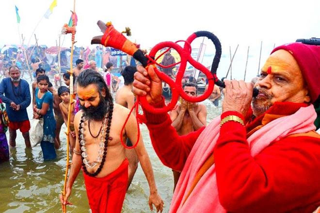 Millions take holy dip in Sangam on occasion of Mauni Amavasya - India ...