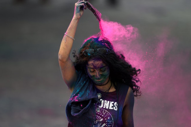 Holi 2017: Expert tips for hair care before and after playing with ...