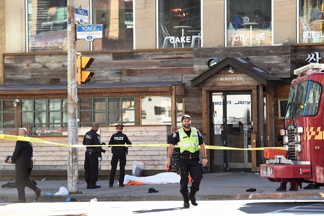 Toronto attack: 10 dead, 15 injured as 25-year-old man ploughs rental ...