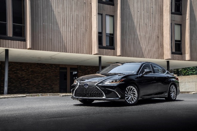 2018 Lexus ES 300h launched in India at Rs 59.13 lakh - Car News | The ...