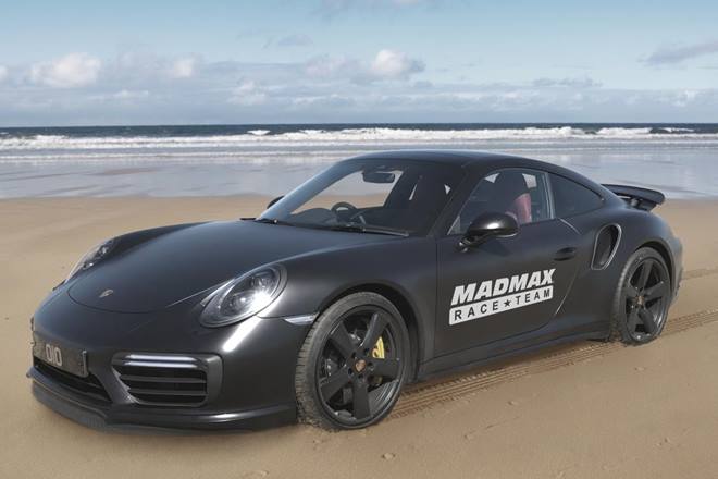 ‘Fastest car on sand’ record in a 1200 hp Porsche 911 Turbo S by a ...