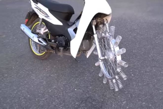 Surprising Video: Motorcycle with front wheel made of springs! What ...