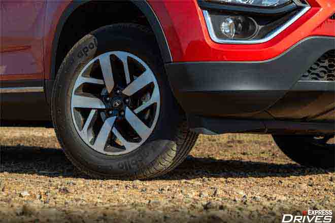 2020 Tata Harrier BS6 review in pictures: Interior, features, engine ...